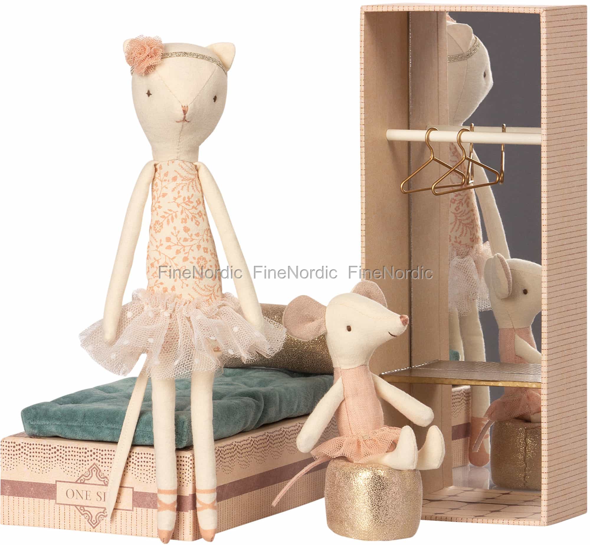 Maileg Dancing Cat & Maus in Shoebox