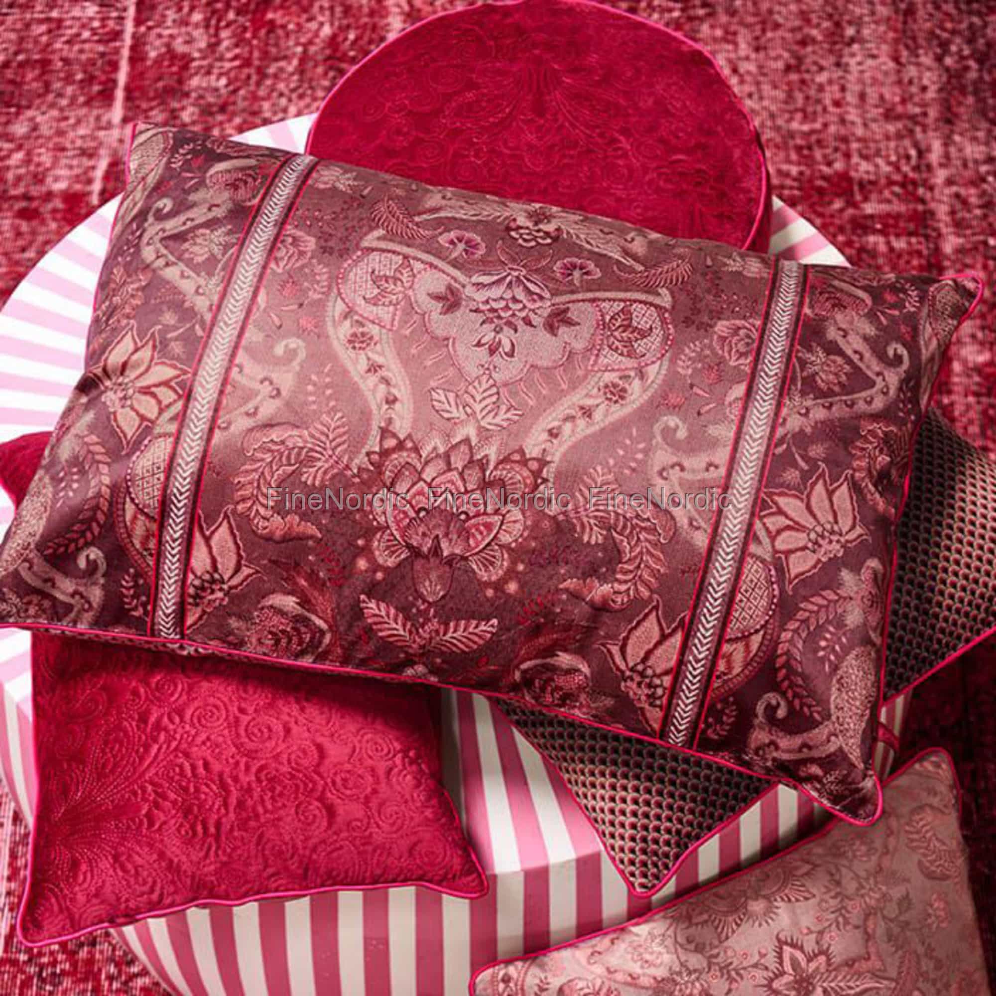 Pip Studio Kissen Kyoto Festival Dunkelpink inkl. Füllung 70 x 50 cm