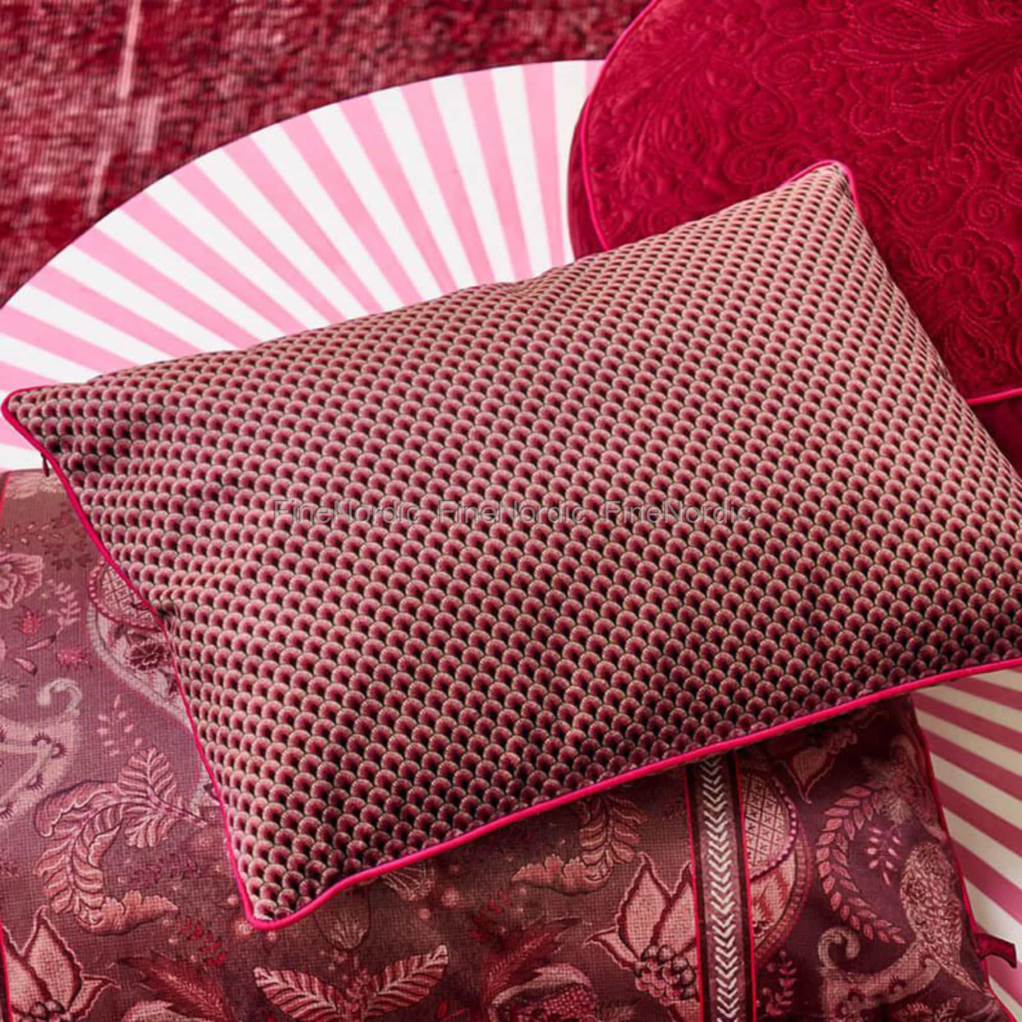 Pip Studio Kissen Suki Dunkelpink inkl. Füllung 50 x 35 cm